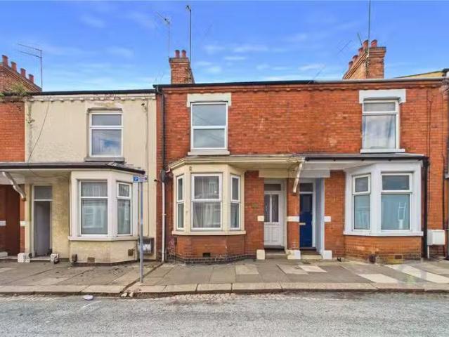 Cheap 1 BA 3 bedroom Mid Terrace House to rent, Fife Street, S.