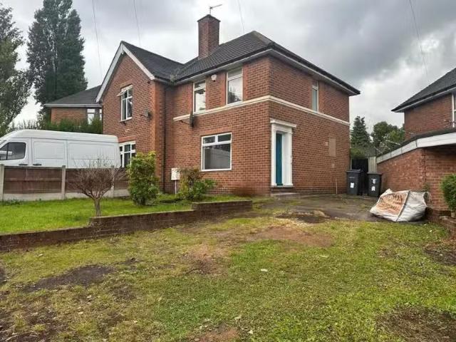 Cozy 1 BA 3 bedroom semi detached house for rent in Mayford Gr.