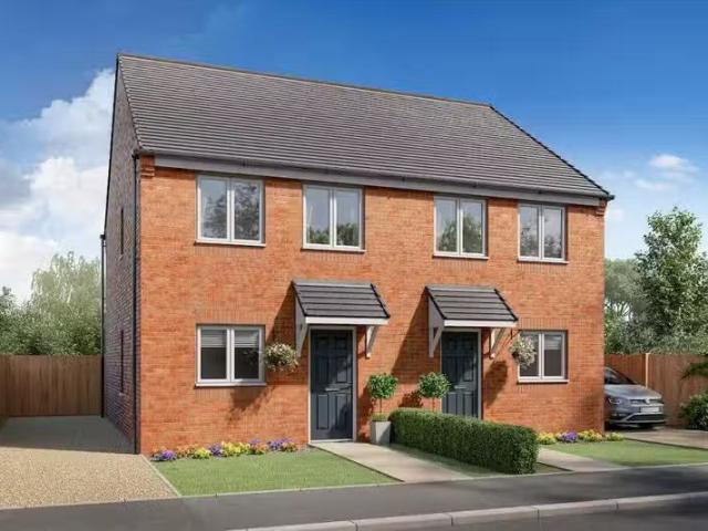 Cheap 1 BA 3 bedroom semi detached house for rent in Northbeck.