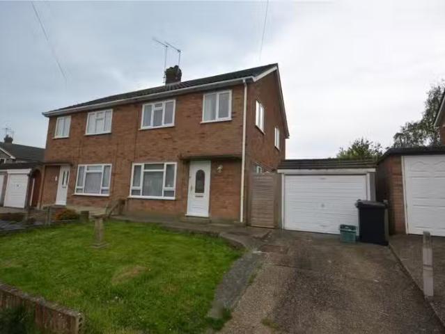 Nice 1 BA 3 bedroom semi detached house for rent in Alder Driv.