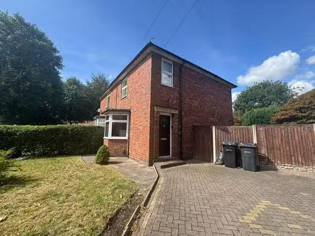 Charming 1 BA 3 bedroom semi detached house for rent in Buxton.