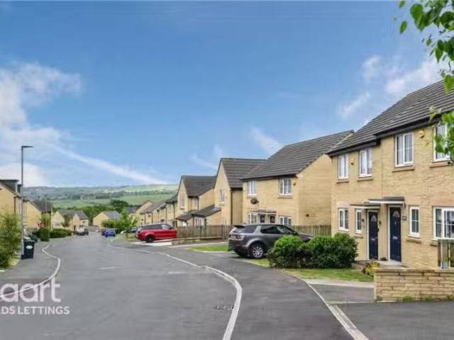 Cozy 1 BA 3 bedroom semi detached house for rent in Beck bridg.