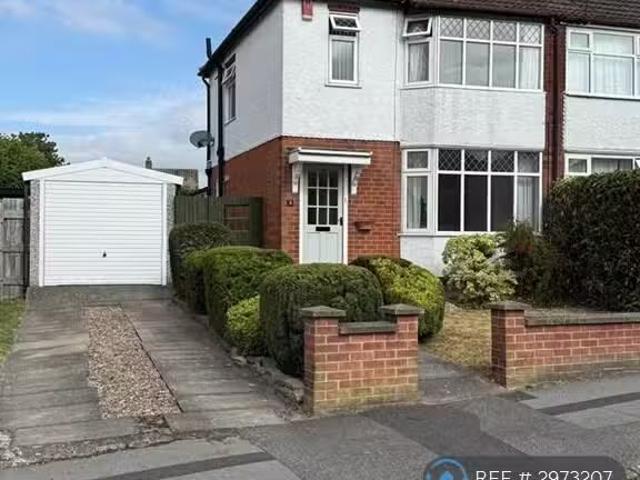 Cheap 1 BA 3 bedroom semi detached house for rent in Blagreave.