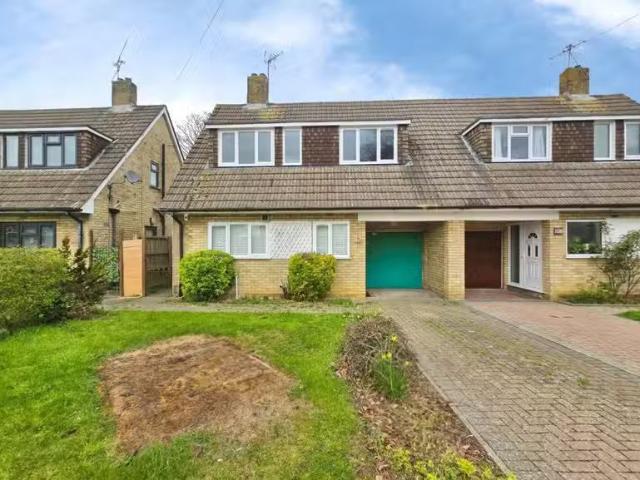 Deal! 1 BA 3 bedroom semi detached house for rent in Cheyne Wa.