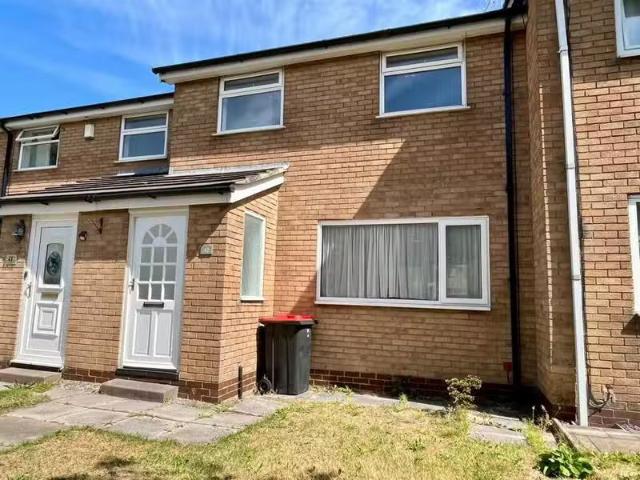 New 1 BA 3 bedroom semi detached house for rent in Deanpoint.