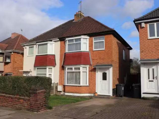 Cozy 1 BA 3 bedroom semi detached house for rent in Edenhurst.
