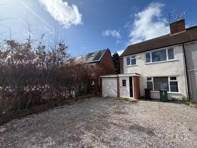 Rental! 1 BA 3 bedroom semi detached house for rent in Green L.