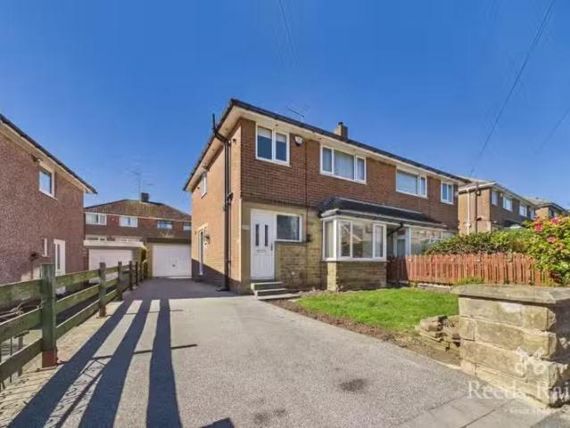 Charming 1 BA 3 bedroom semi detached house for rent in Greenf.