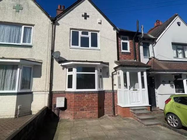 Unique 1 BA 3 bedroom semi detached house for rent in HALESOWE.