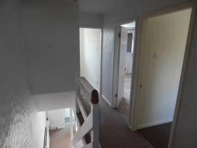 For Rent! 1 BA 3 bedroom semi detached house for rent in Homem.