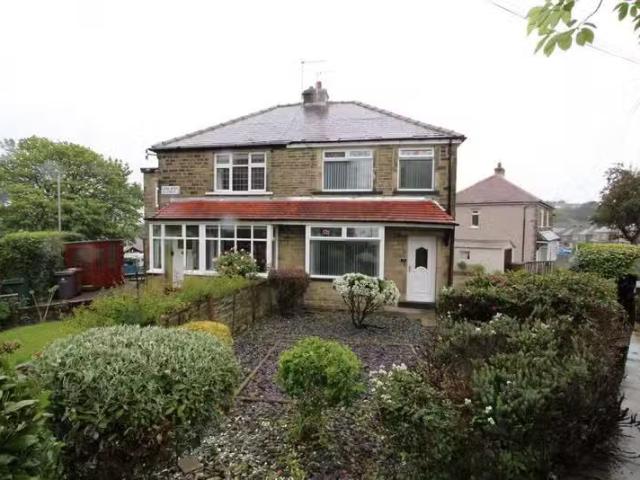 Cheap 1 BA 3 bedroom semi detached house for rent in Low Ash G.