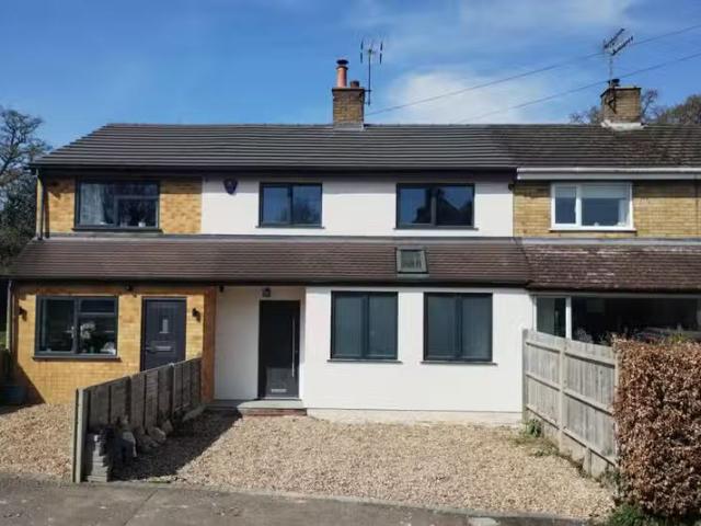 Nice 1 BA 3 bedroom semi detached house for rent in Polehanger.