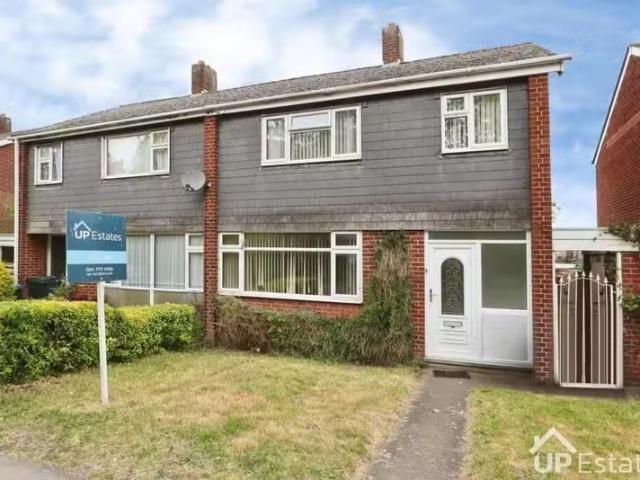 Unique 1 BA 3 bedroom semi detached house for rent in St. Jame.