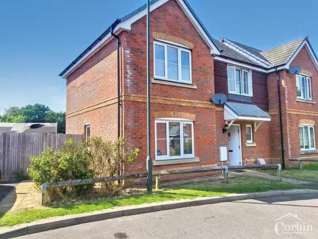 Cheap 1 BA 3 bedroom semi detached house for rent in Turnbull.