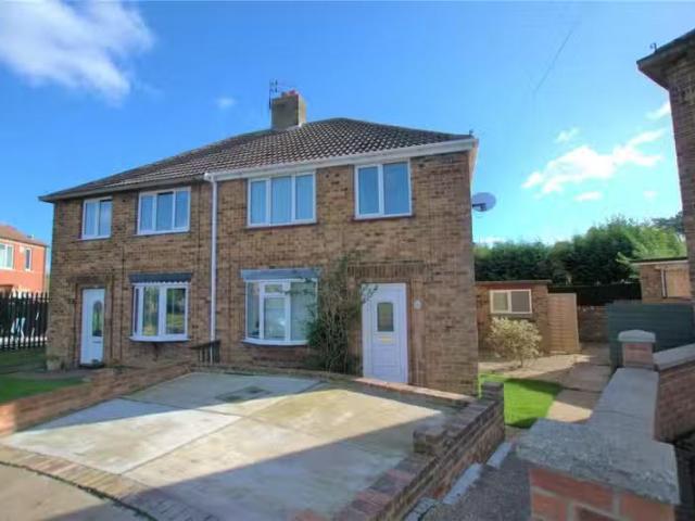 Charming 1 BA 3 bedroom semi detached house for rent in Watfor.