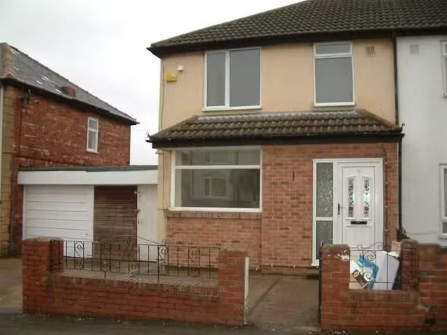 Cozy 1 BA 3 bedroom semi detached house for rent in Wellington.