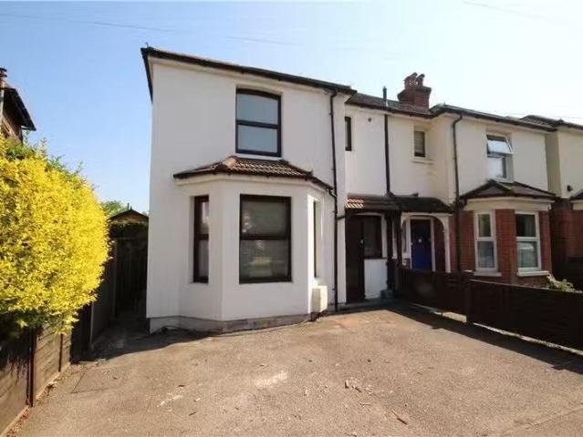 Deal! 1 BA 3 bedroom semi detached house for rent in Weston Ro.