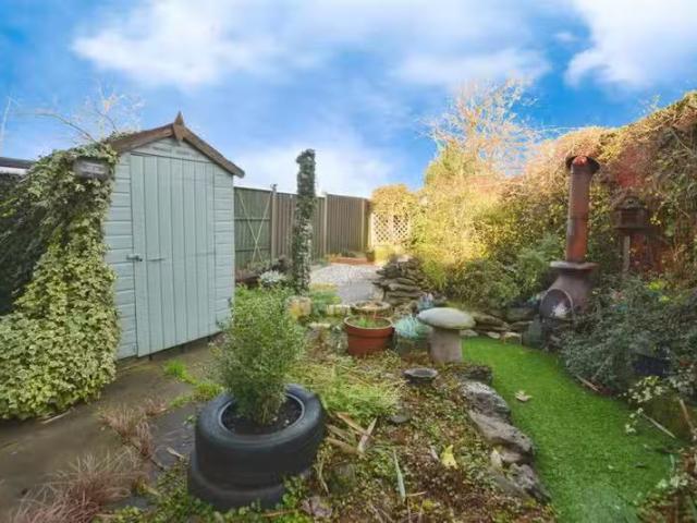 Unique 1 BA 3 bedroom semi detached house for rent in Willough.