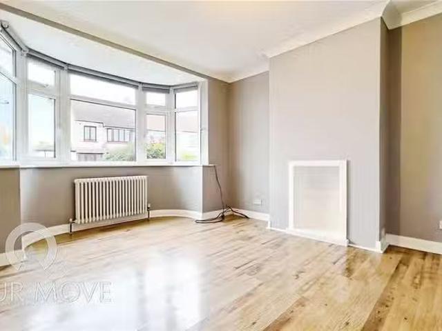 Nice 1 BA 3 bedroom Semi Detached House to rent, Church Road.