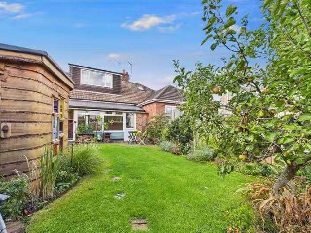 Nice 1 BA 3 bedroom Semi Detached House to rent, Deancourt Dri.