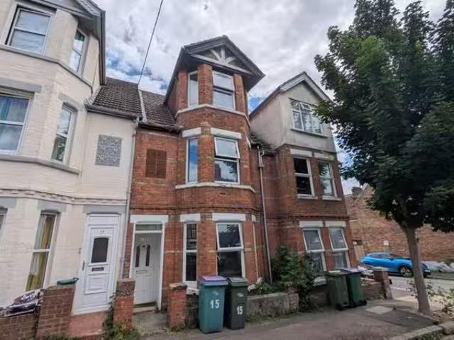 Cozy 1 BA 4 bedroom terraced house for rent in Watkin Road, Fo.
