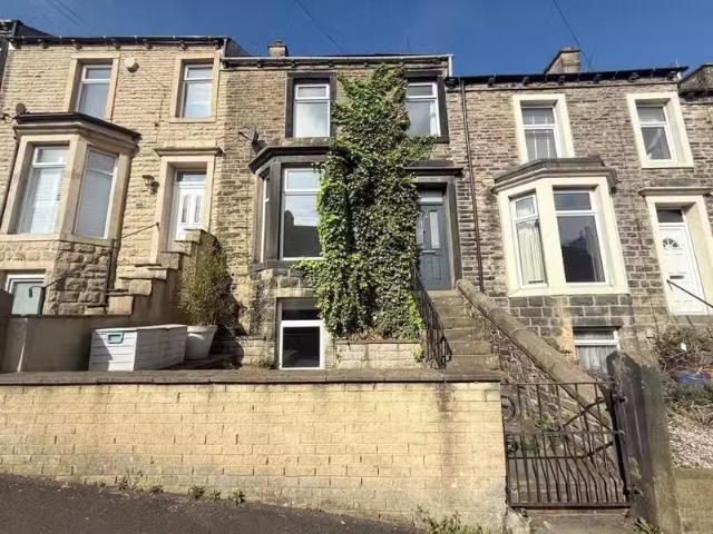 Unique 1 BA 4 bedroom terraced house for rent in Belgrave Stre.