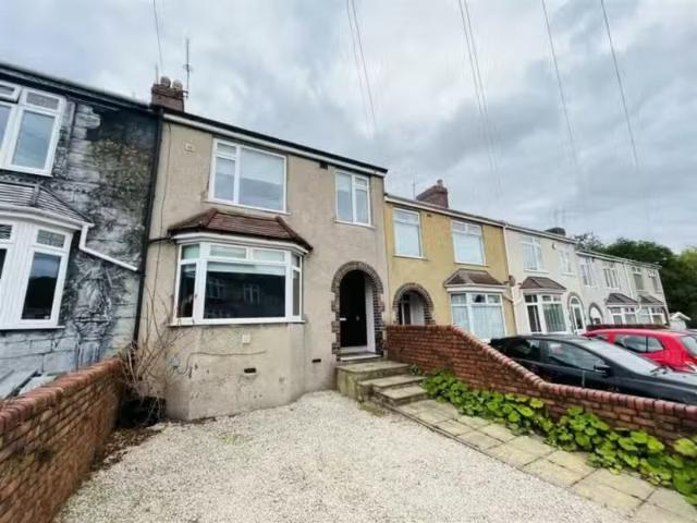 Deal! 1 BA 4 bedroom terraced house for rent in Edna Road, Bri.