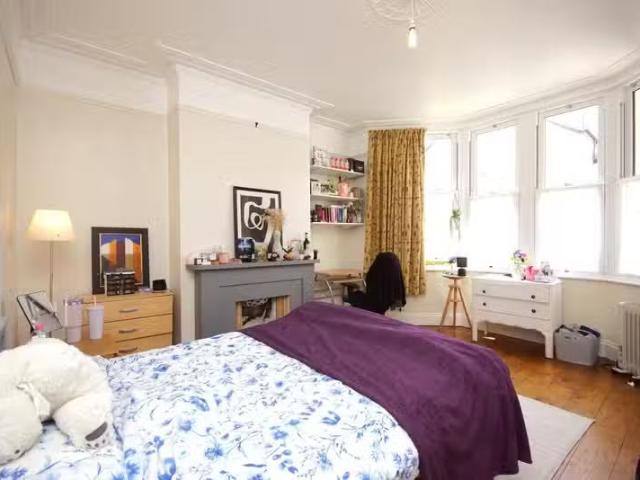 Cheap 1 BA 4 bedroom terraced house for rent in Laxey Road, Br.