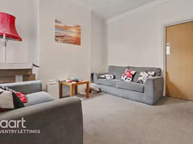 Cheap 1 BA 4 bedroom terraced house for rent in Sir Thomas Whi.