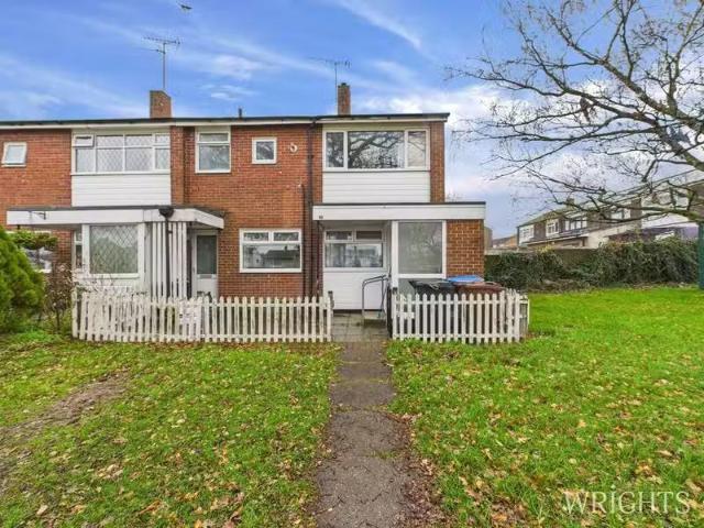 Unique 1 BA 4 bedroom end of terrace house for rent in Travell.