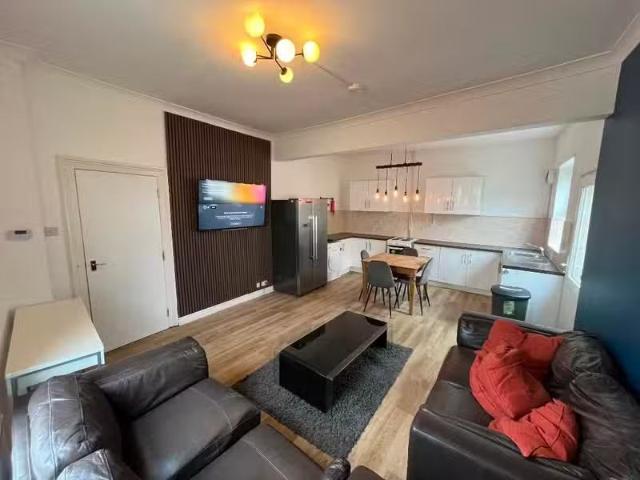 Unique 1 BA 4 bedroom end of terrace house for rent in Brook R.