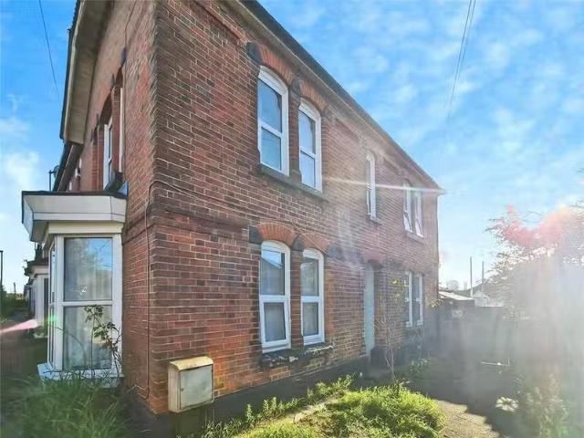 Rental! 1 BA 4 bedroom End Terrace House to rent, Milton Road.