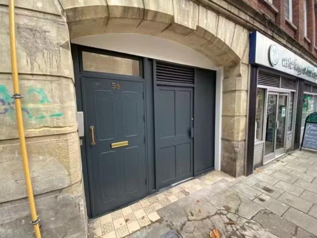 Unique 1 BA 4 bedroom flat for rent in Baldwin Street, Bristol.