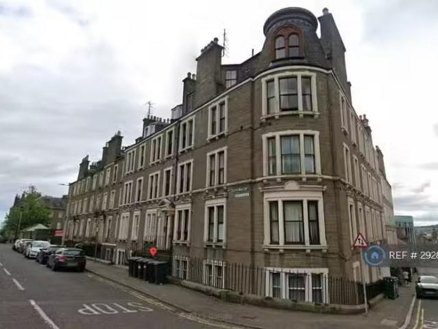 Cozy 1 BA 4 bedroom flat for rent in Dudhope Street, Dundee, DD1