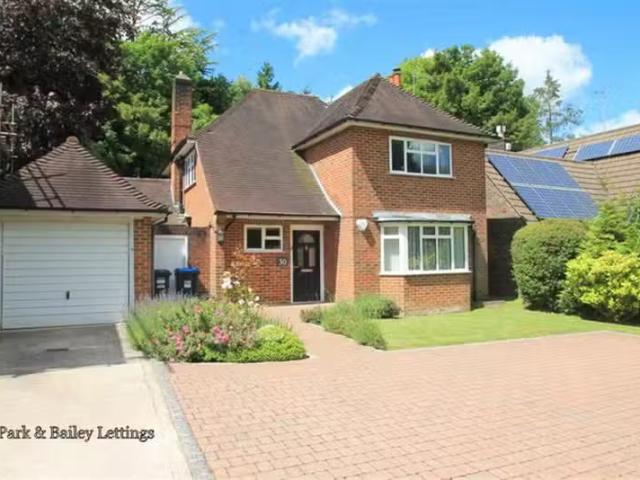 Cheap 1 BA 4 bedroom house for rent in 4 bedroom Detached Hous.