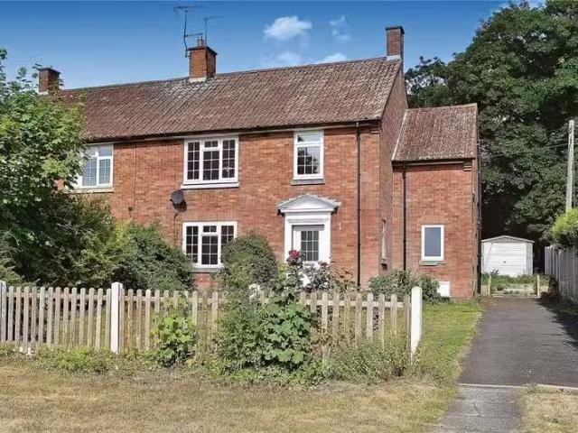 Nice 1 BA 4 bedroom house for rent in The Avenue, Waresley, Ki.