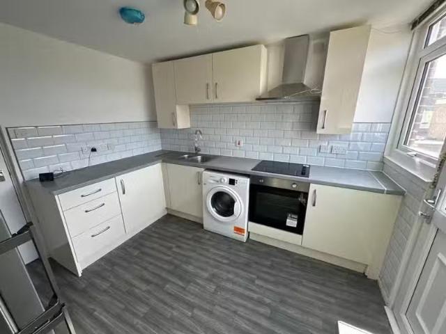 Rental! 1 BA 4 bedroom house for rent in Roycroft Road, Bristo.