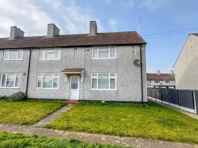 Deal! 1 BA 4 bedroom semi detached house for rent in Minden Pl.