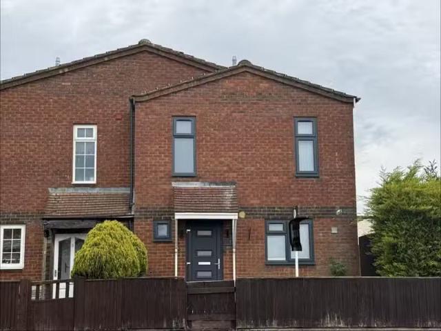 Just in! 1 BA 4 bedroom semi detached house for rent in Shrimp.