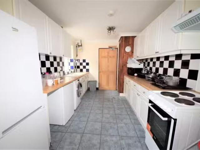 New 1 BA 5 bedroom detached house for rent in Waterloo Road, W.
