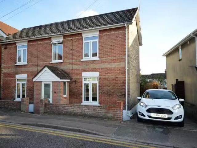 New 1 BA 5 bedroom detached house for rent in Brassey Road, Wi.