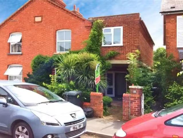 Cozy 1 BA 5 bedroom Semi Detached House to rent, Clarence Stre.