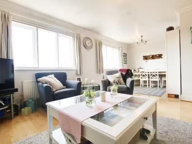Cheap 1 bedroom apartment for rent in Homesdale Road, Bromley.