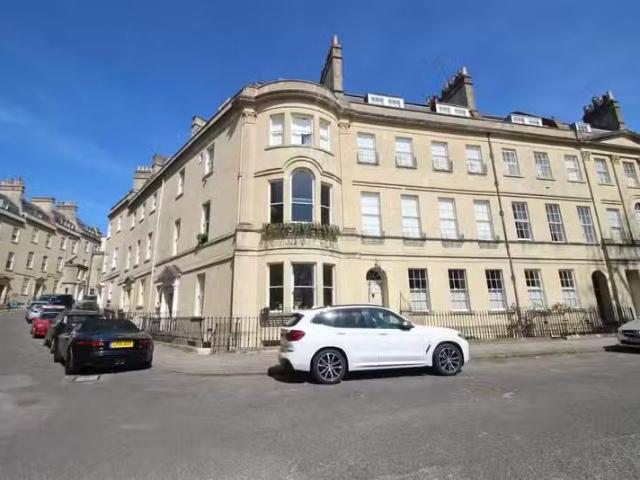 Charming 1 bedroom apartment for rent in St James's Square, Ba.