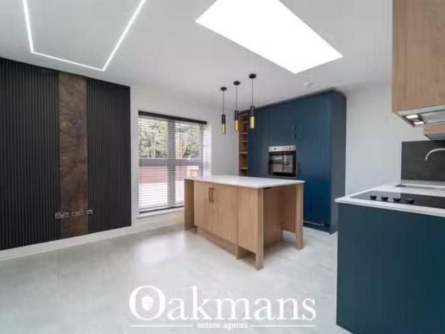 Just in! 1 bedroom apartment for rent in School Road, Shirley.