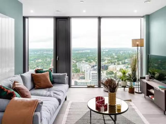 Cozy 1 bedroom apartment for rent in The Mercian, Broad Street.