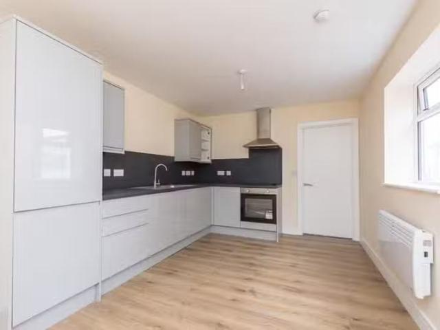 Cheap 1 bedroom flat for rent in 10 Canal Street, Oldbury, Wes.