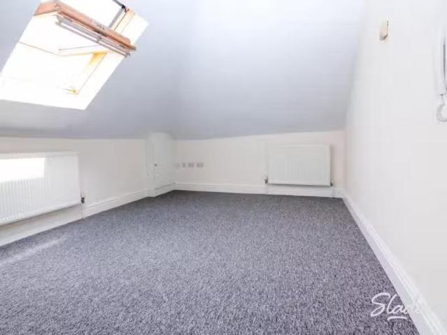 Just in! 1 bedroom flat for rent in 2 Woodside Road, Southbou.
