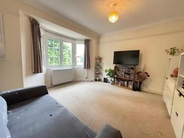 Cheap 1 bedroom flat for rent in Beechwood Avenue, Bournemouth.