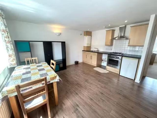 Deal! 1 bedroom flat for rent in Flat,125 127 Bell Hill Road.